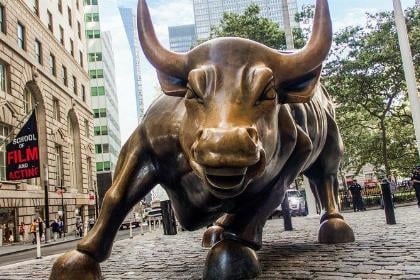 Wall Street ignora al PIB y sube: Meta se dispara un 15% | Estrategias ...