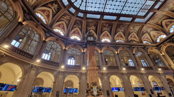 El Ibex 35 vuelve al rojo, lastrado por Solaria y Amadeus, y pone en ...