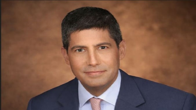 Kevin Warsh asume la presidencia de la Fed en un momento crítico para ...